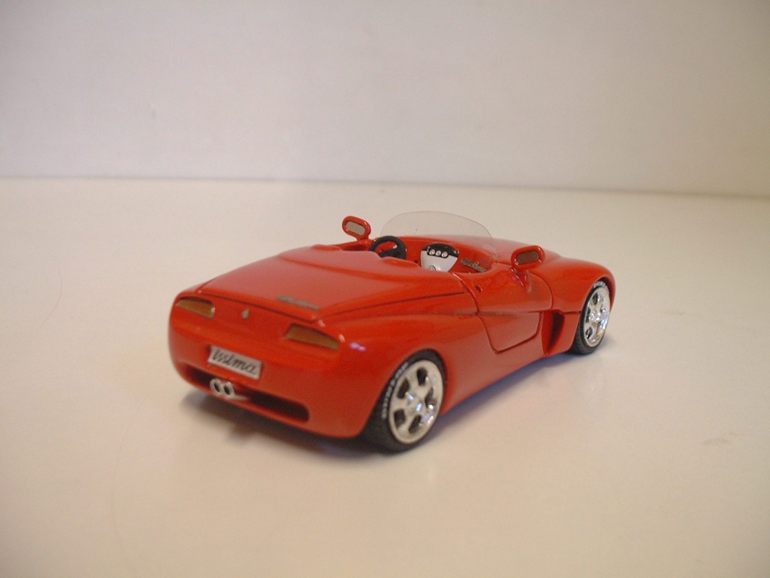 Alfa Romeo Sbarro Issima 1996 red 1:43 – Traffic Modelcars