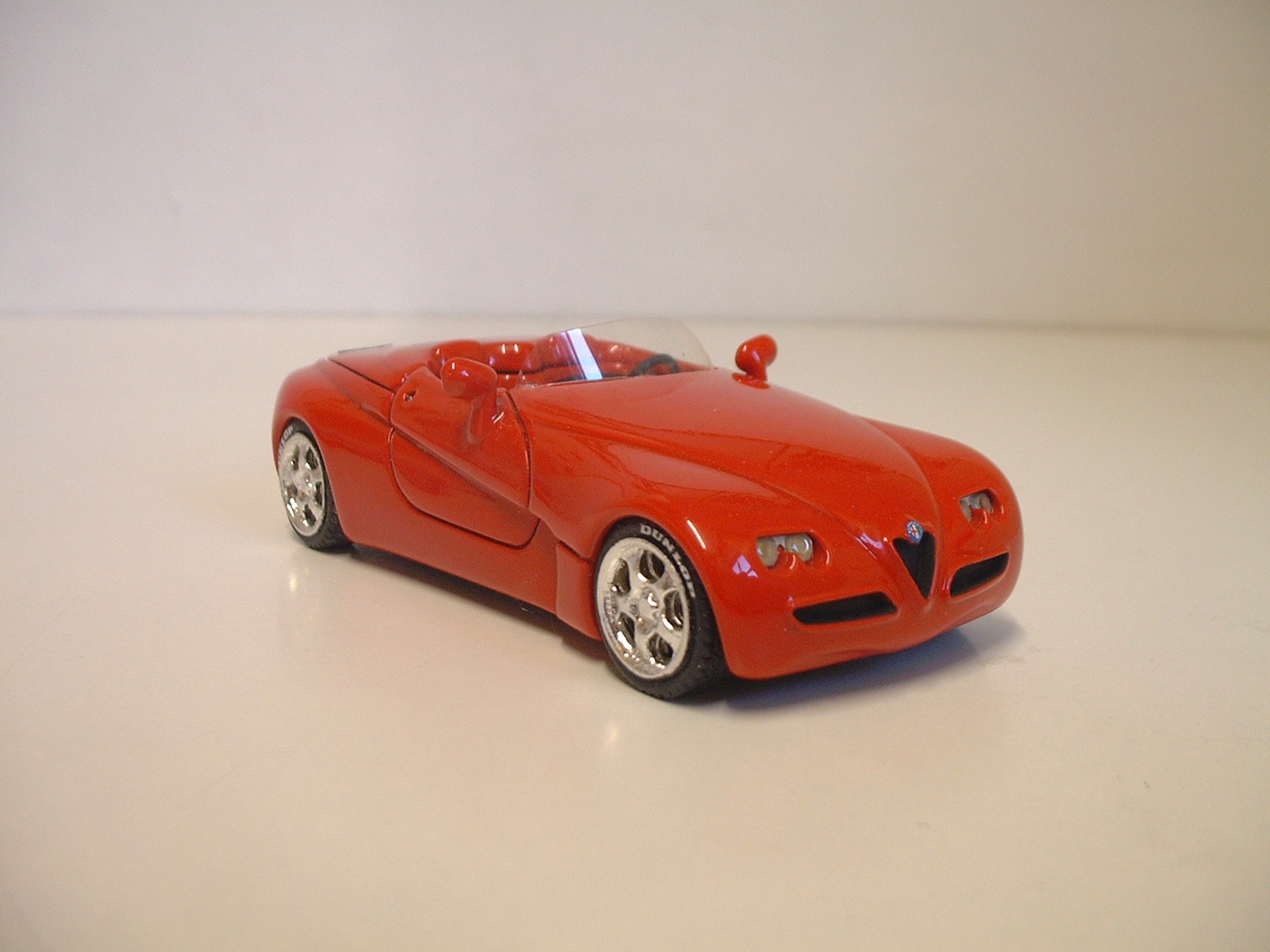 Alfa Romeo Sbarro Issima 1996 red 1:43 – Traffic Modelcars