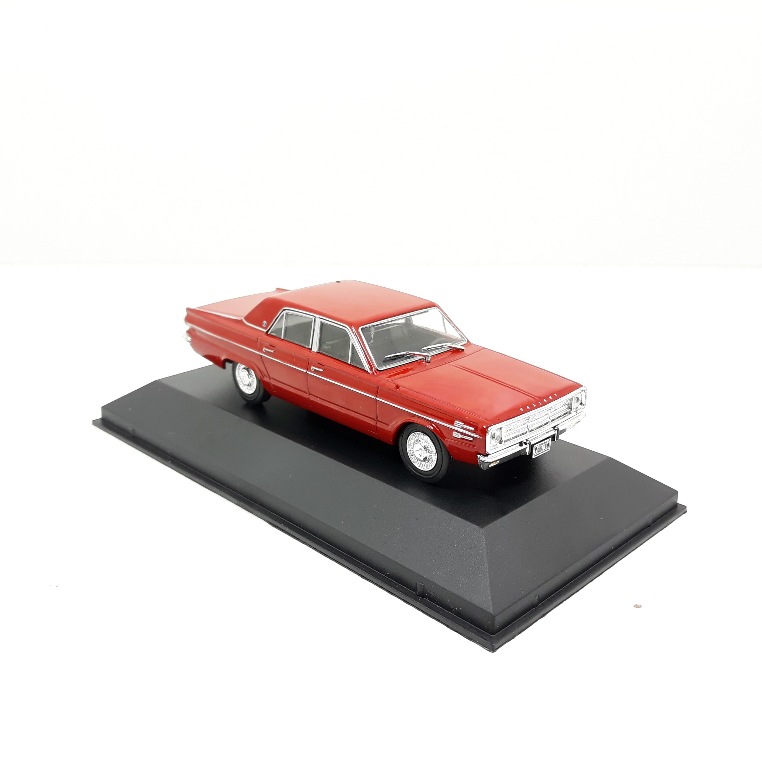 Chrysler Valiant IV 1967 red 1:43 – Traffic Modelcars