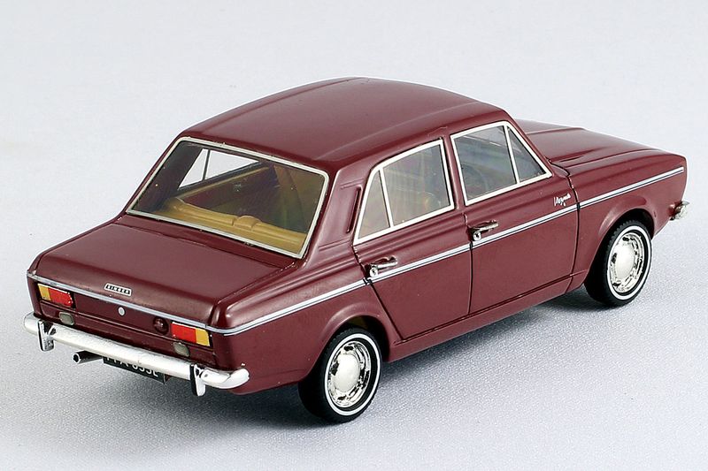 Singer Vogue 1967 Maroon 1:43 – Traffic Modelcars