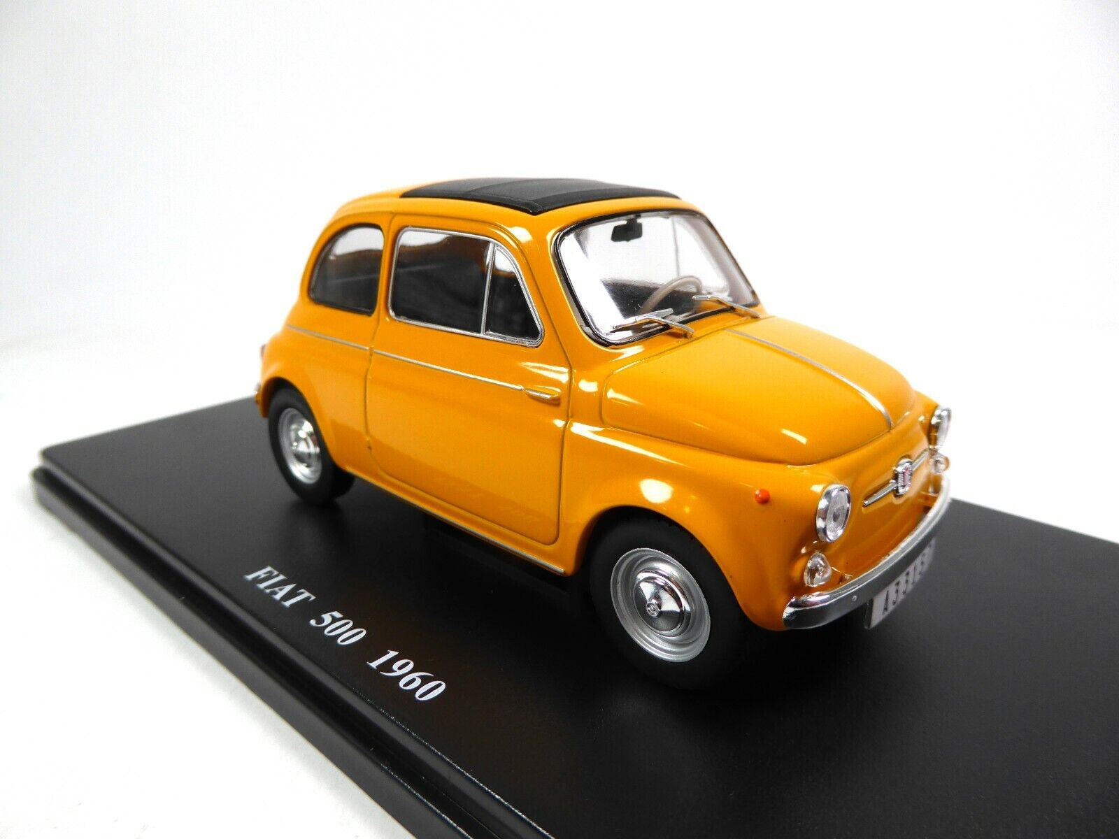 Fiat 500 1960 orange 1:24 – Traffic Modelcars