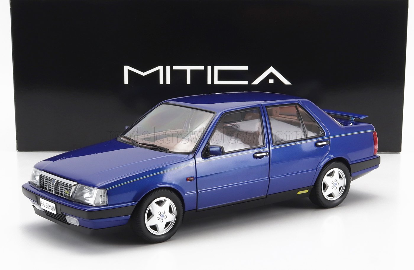 Lancia Thema 8.32 Ferrari 1986 blue metallic 1:18 – Traffic Modelcars