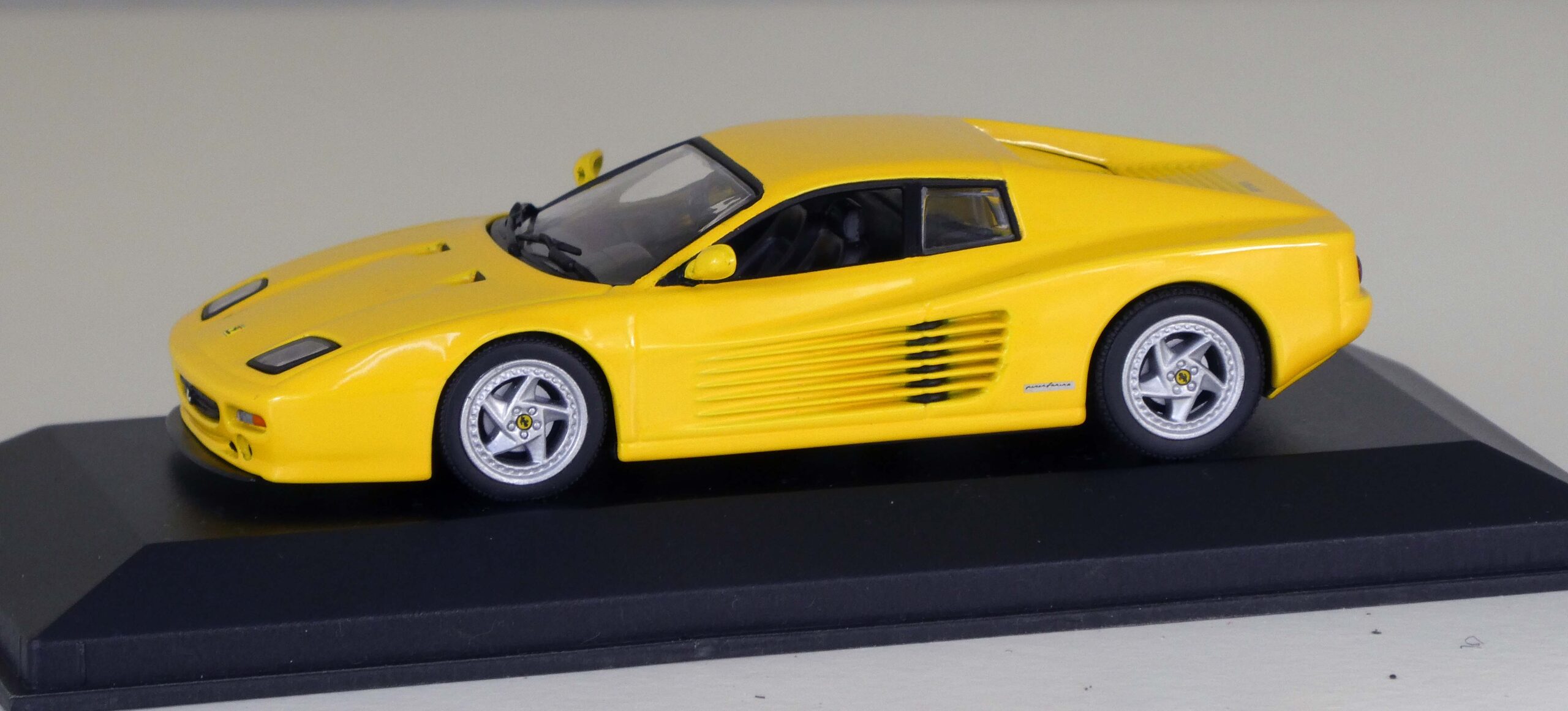 Ferrari 512 TR yellow 1:43 – Traffic Modelcars