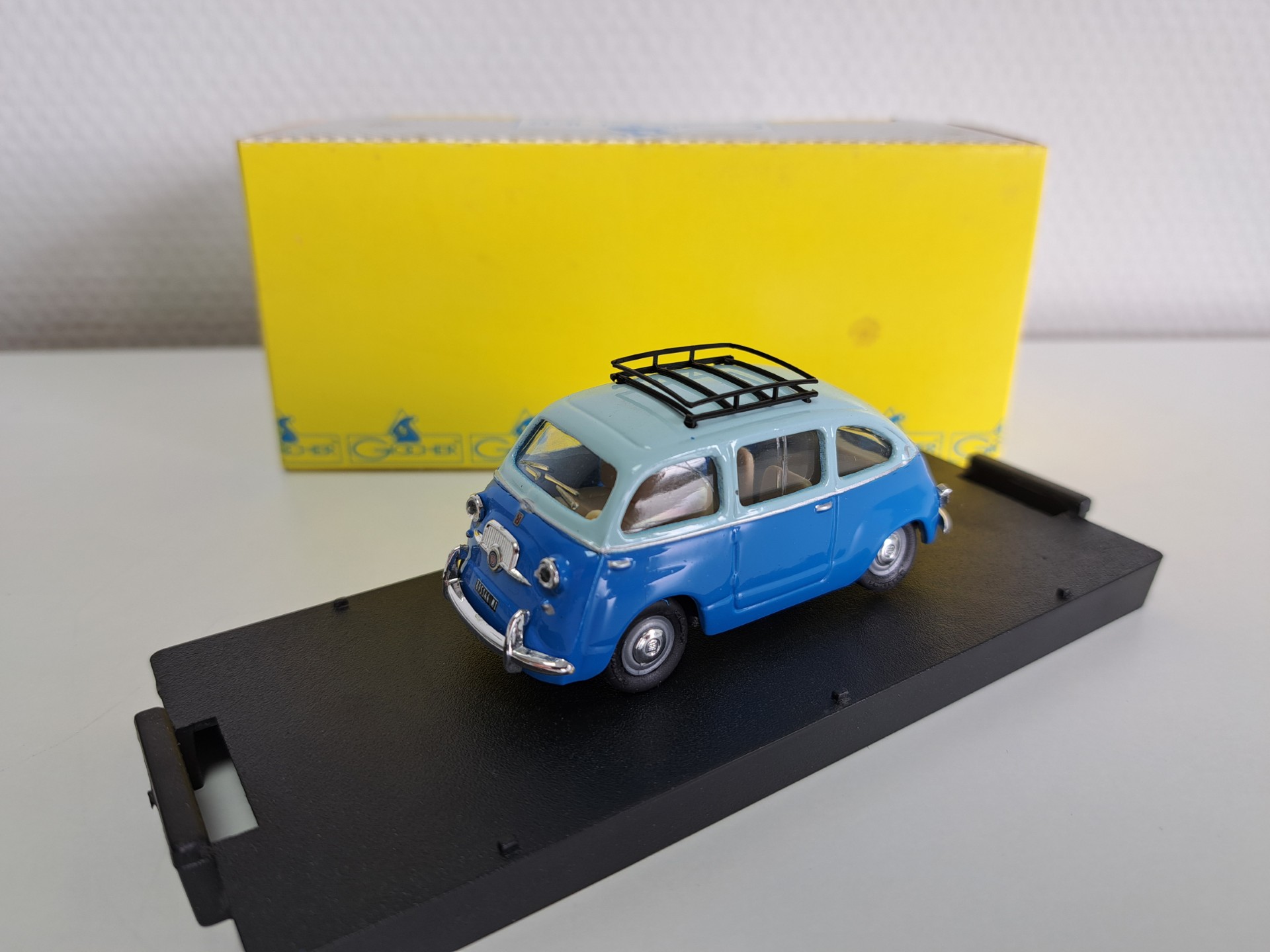Fiat 600 Multipla twotone blue 1:43 – Traffic Modelcars